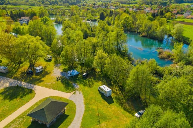 Fuir la foule en bord de mer cet été